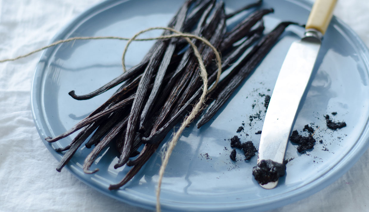 Tutorial: How to Split a Vanilla Bean - Queen Fine Foods