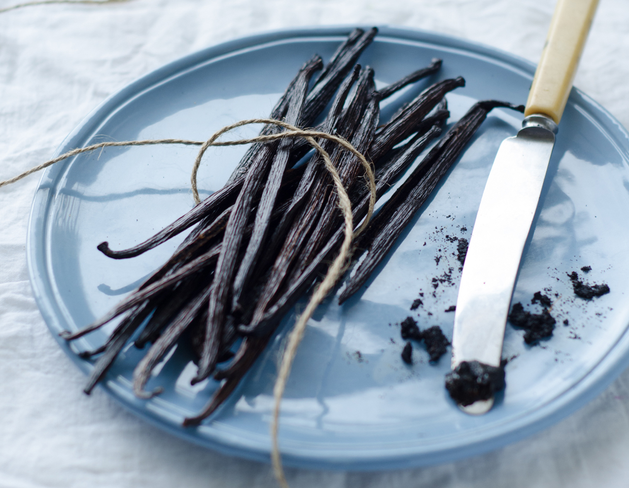 Vanilla-Pods-1_Crop - Queen Fine Foods