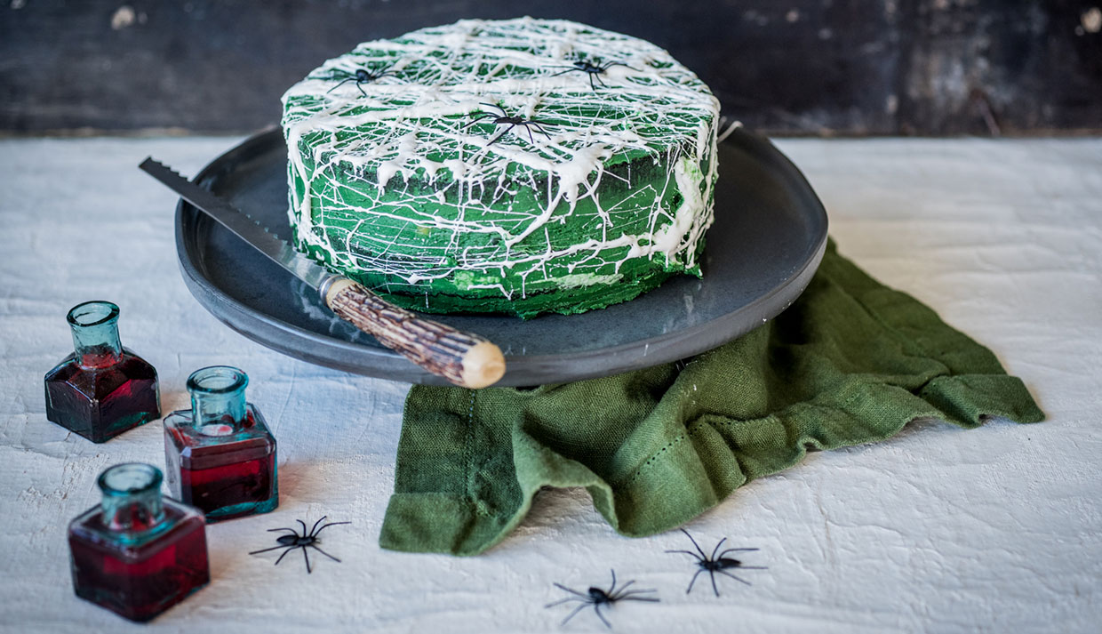 Black-Velvet-Cobweb-Cake - Queen Fine Foods