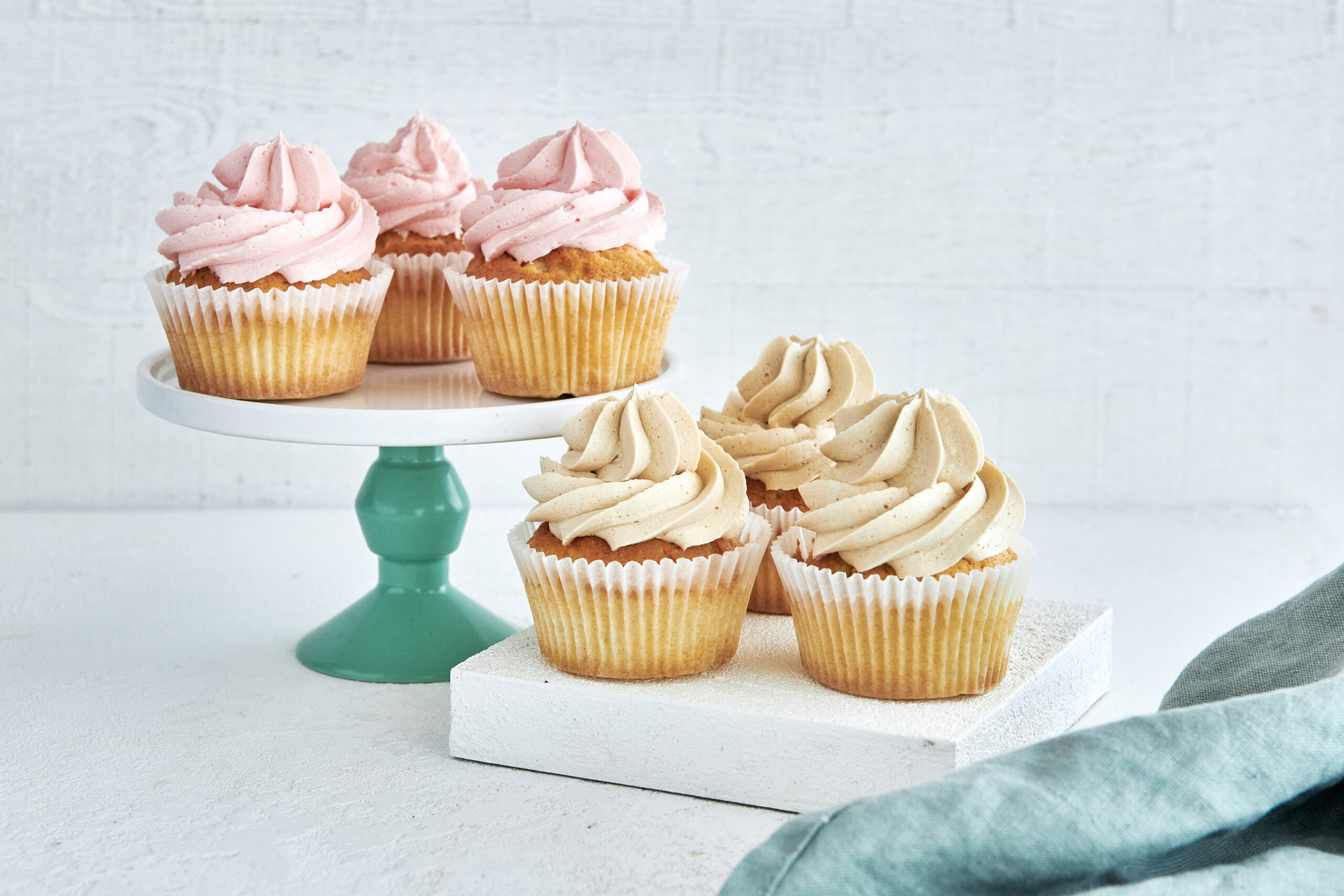 23_02_Queen_Colour and Flavour for Icing_2 Flavours 1 - Queen Fine Foods