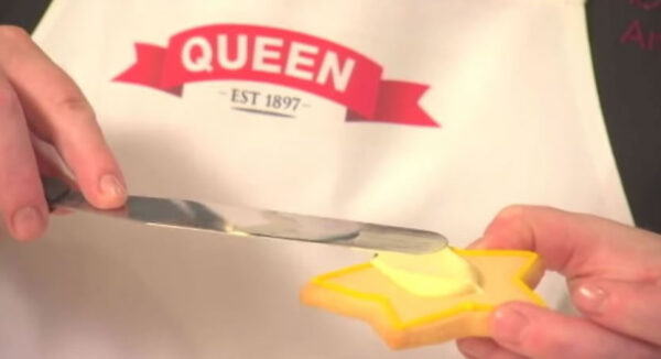 Tutorial: Royal Icing Piping & Flooding - Queen Fine Foods