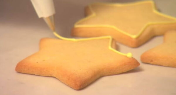 Tutorial: Royal Icing Piping & Flooding - Queen Fine Foods