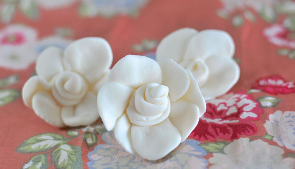 Tutorial: Fondant Flowers - Queen Fine Foods